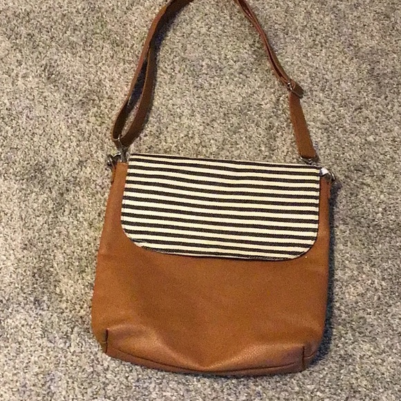 thirty-one | Bags | Thirtyone Modern Striped Flap Tan Crossbody Bag ...